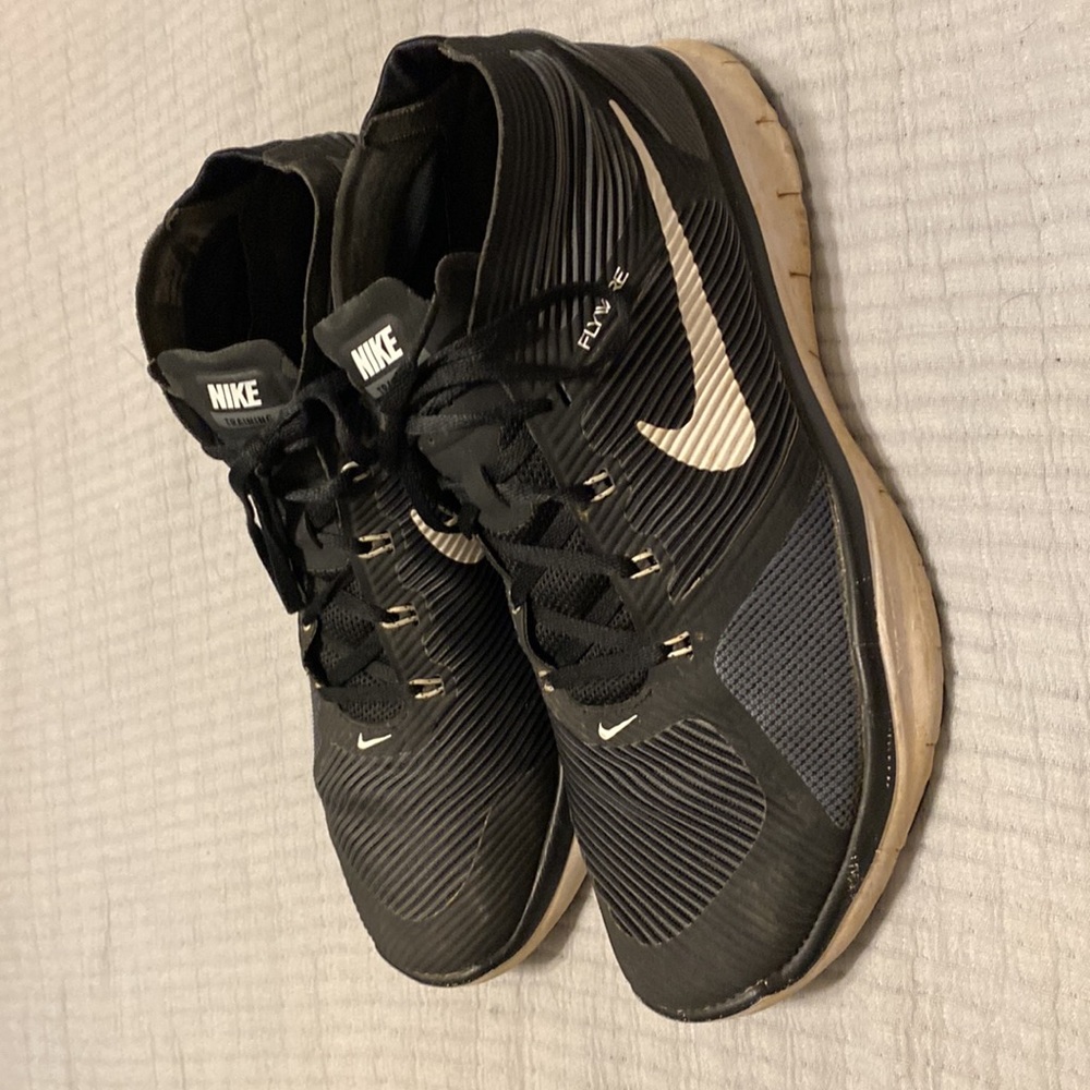 Black Nike Flywire Tennis Shoes - Gem
